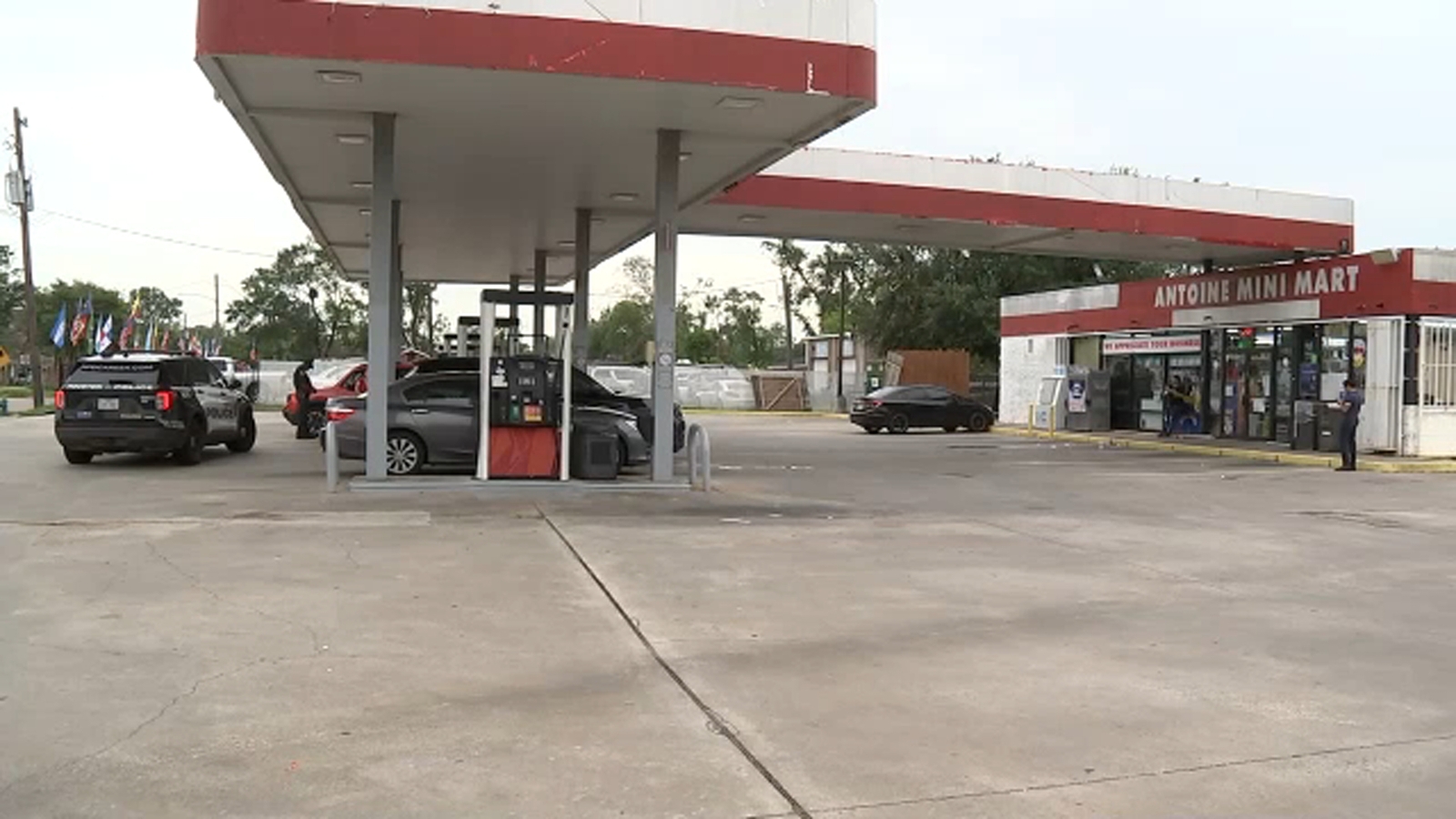 Antoine Dr. shooting: Victim found stabbed at Spring Branch gas station ...