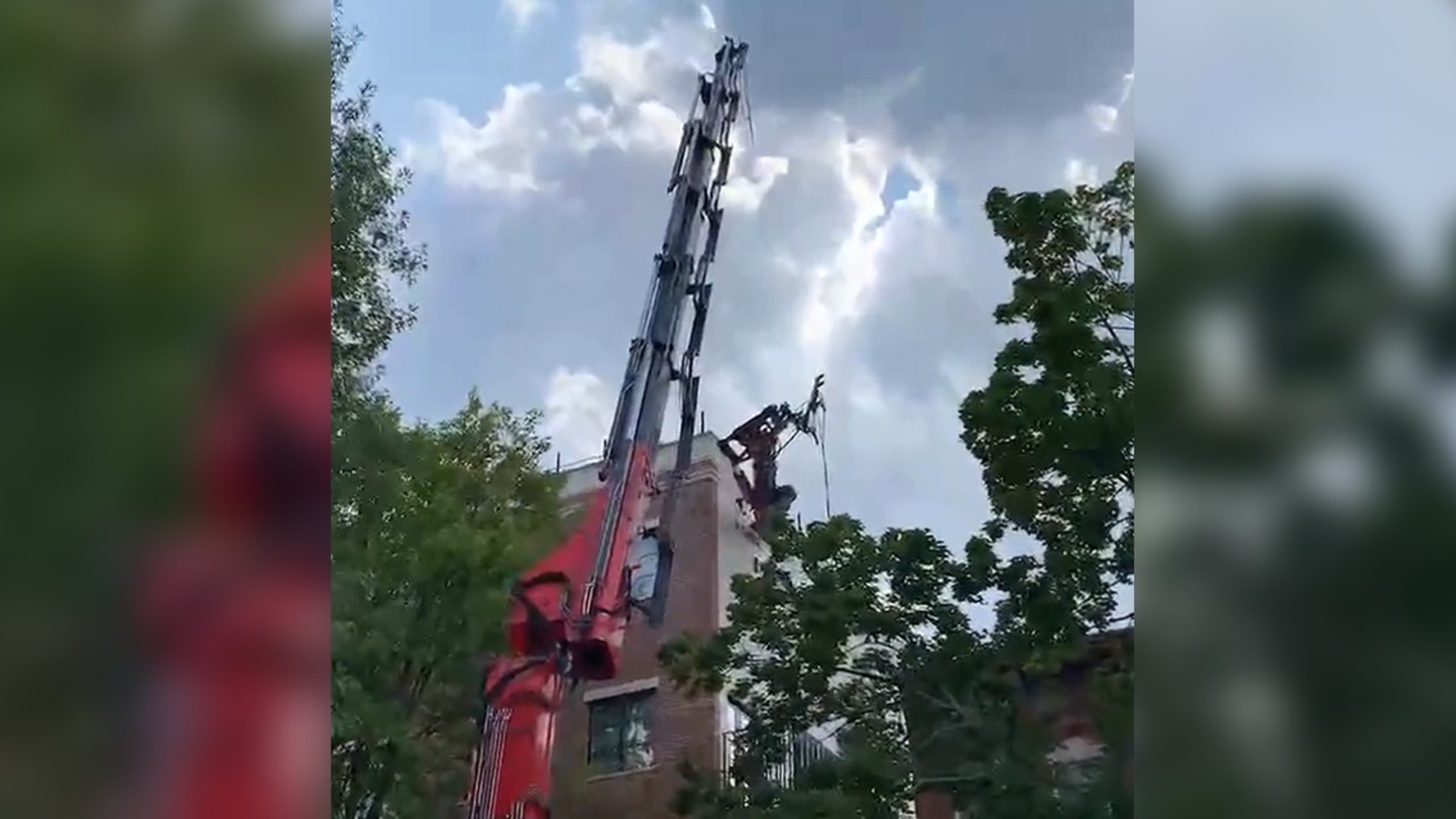 Brooklyn crane boom falls onto roof of apartment building in Borough ...