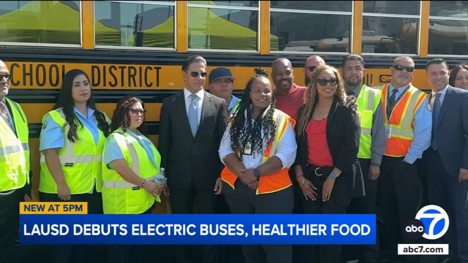 LAUSD unveils electric buses, healthy meal options ahead of new school ...