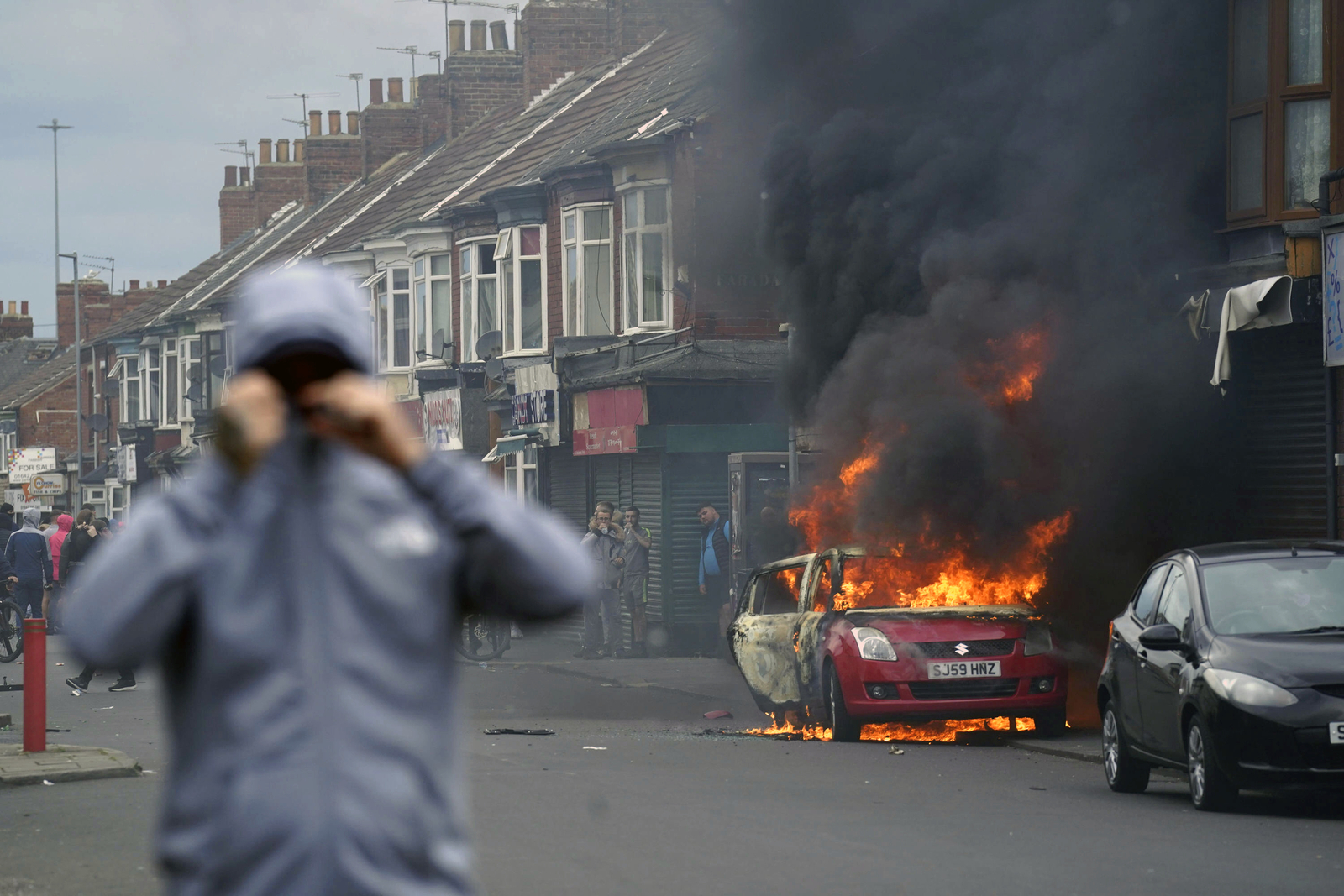 UK riots today: Groups attack hotels used to house asylum seekers as ...