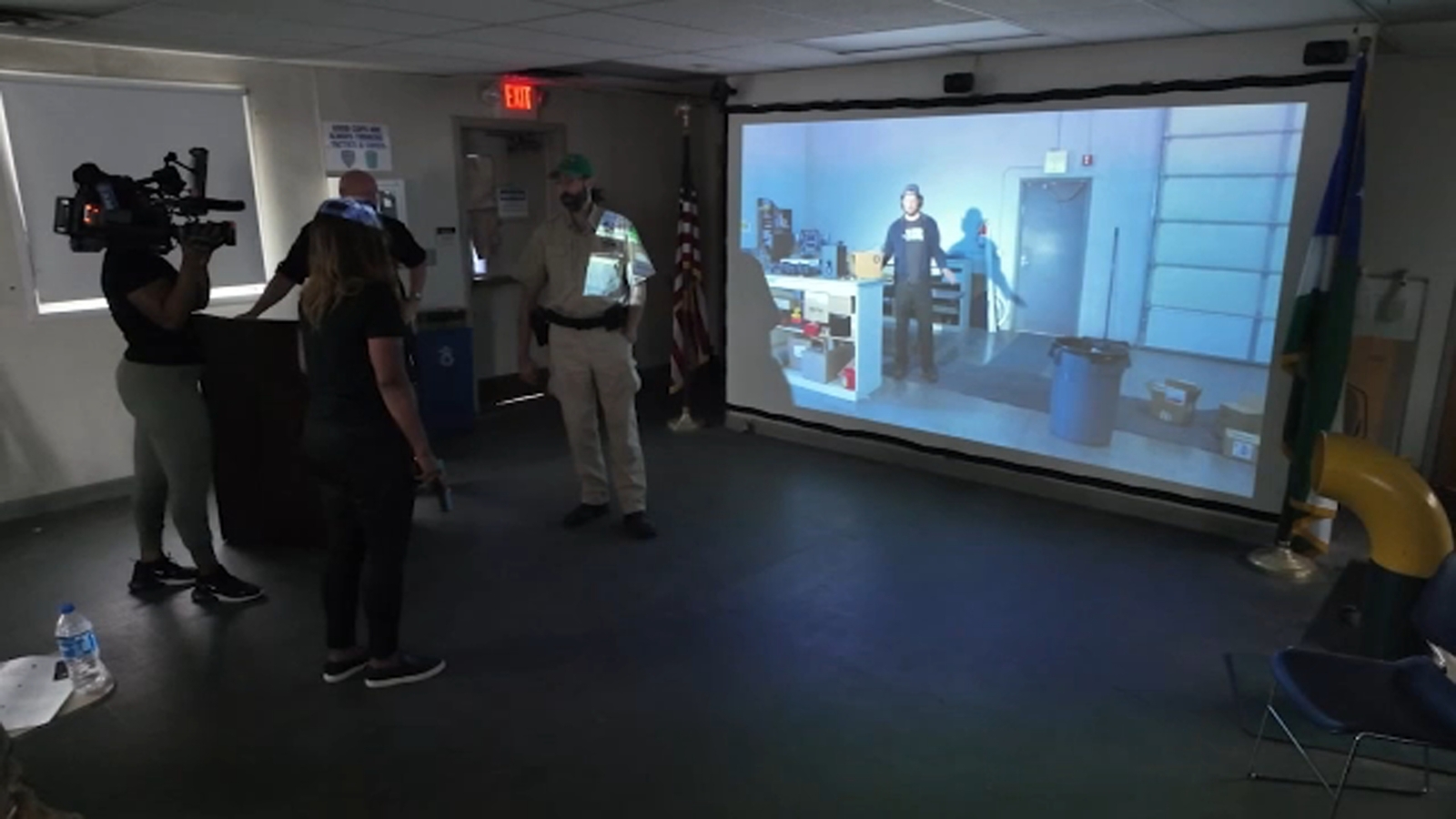 Police training: Simulator teaches officers on split-second ...