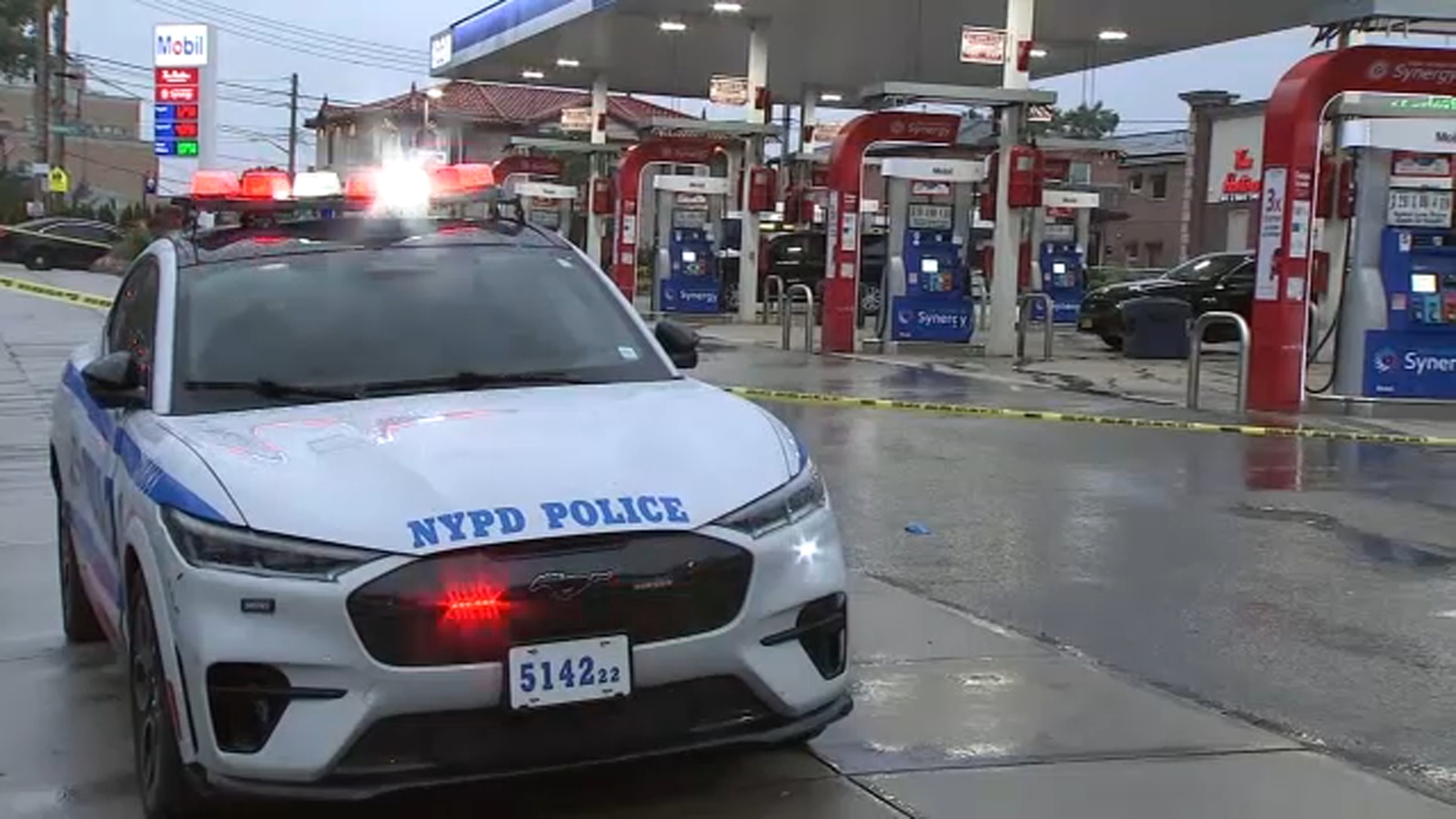 Queens stabbings: Man found hiding under subway platform charged in ...
