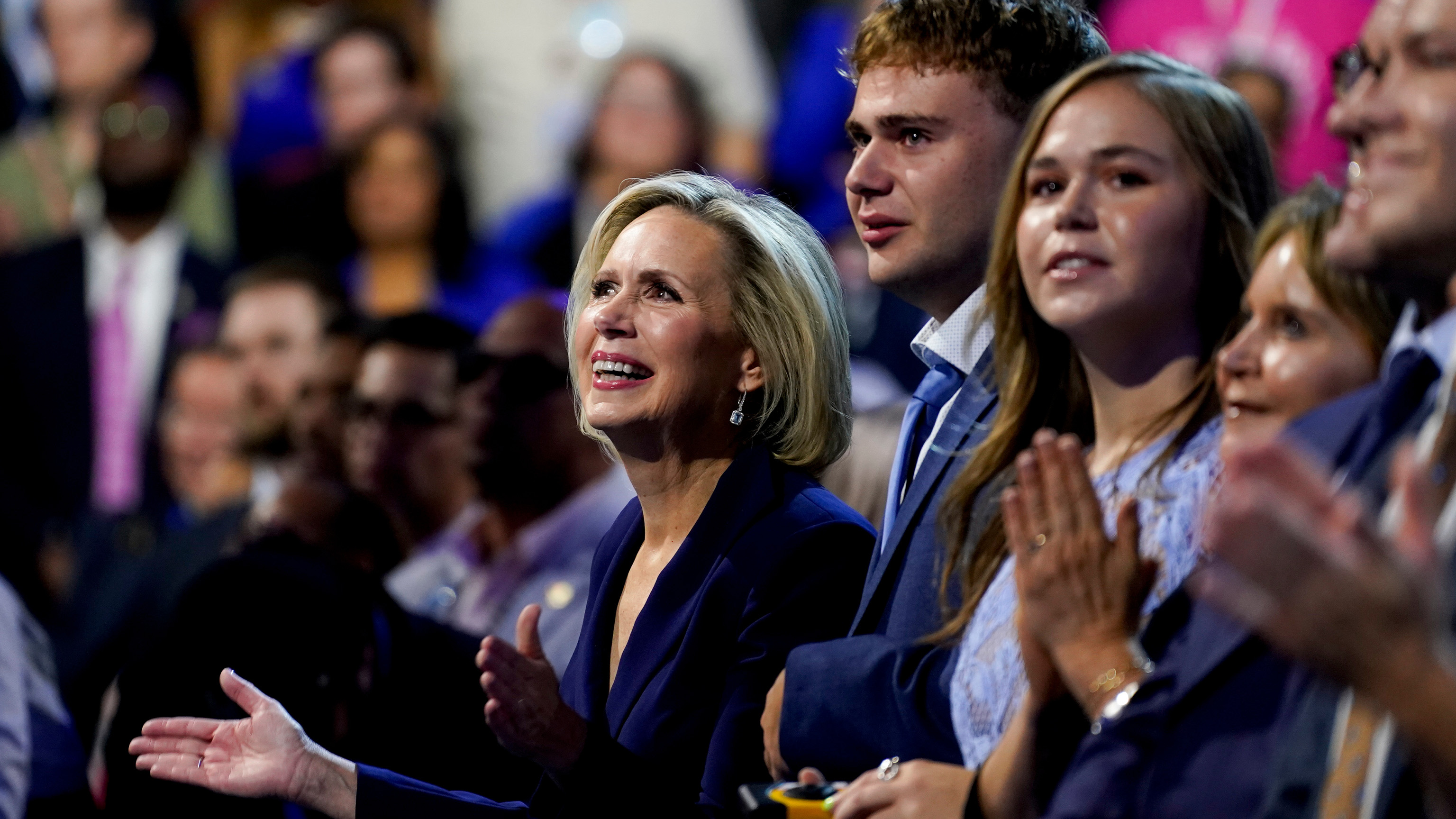 Walz says 'never underestimate' a teacher - ABC7 Chicago