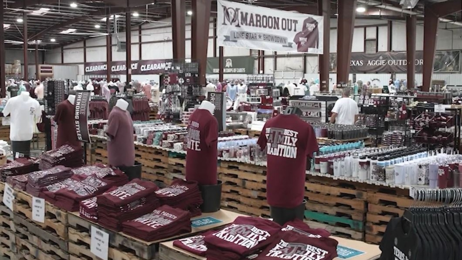 Gig 'Em Gear: Aggie spirit soars at The Warehouse - ABC7 New York