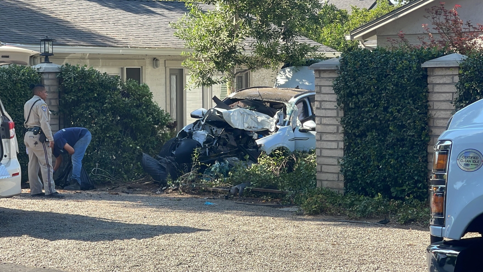 Man dies after crashing car into Fresno County home, CHP says - ABC30 Fresno