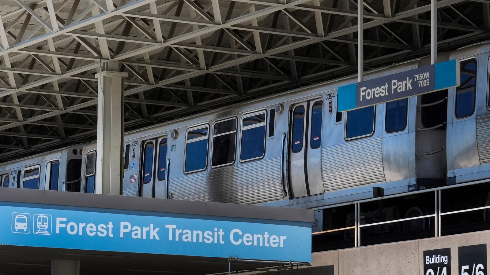 Man charged in fatal shooting of 4 people on train near Chicago - ABC11 ...