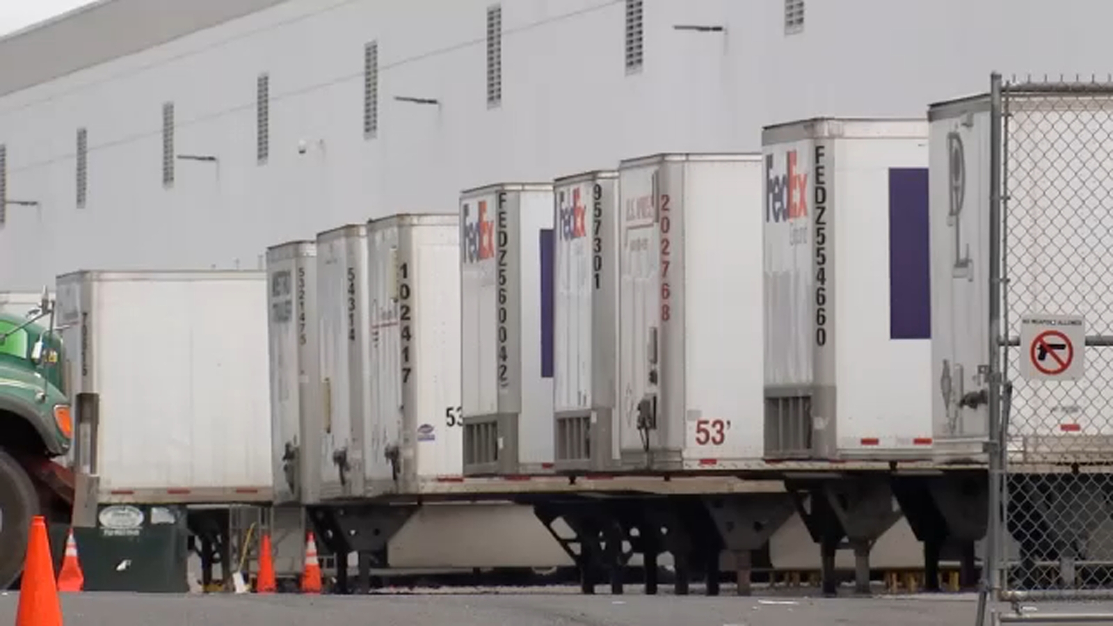 NJ FedEx driver robbed, tied up and left in truck in Edison in ...