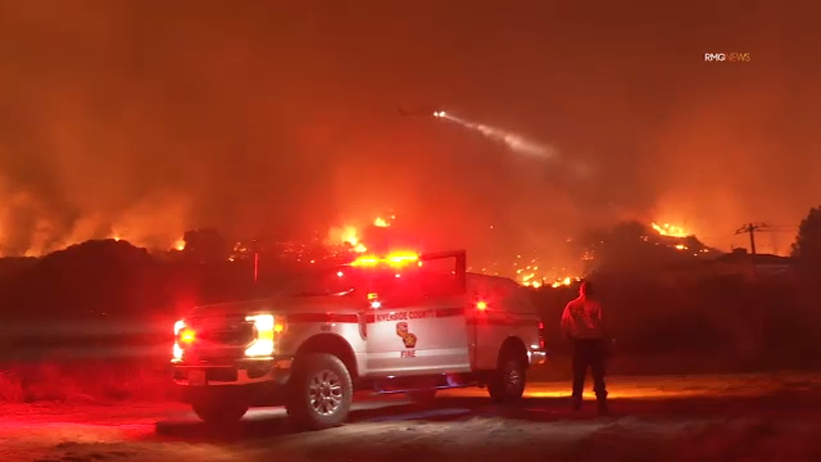 Incendio Airport destruye estructuras cerca de Lake Elsinore; quema más ...