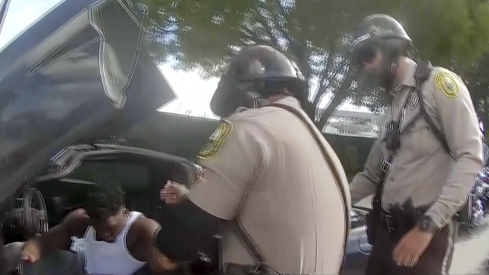 Body camera video of Tyreek Hill incident shows officers drag Dolphins ...