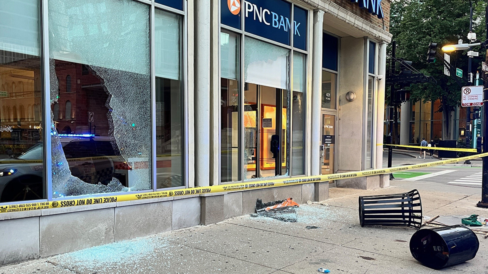 Man damages PNC Bank in River North, parked car on LaSalle and Kinzie ...