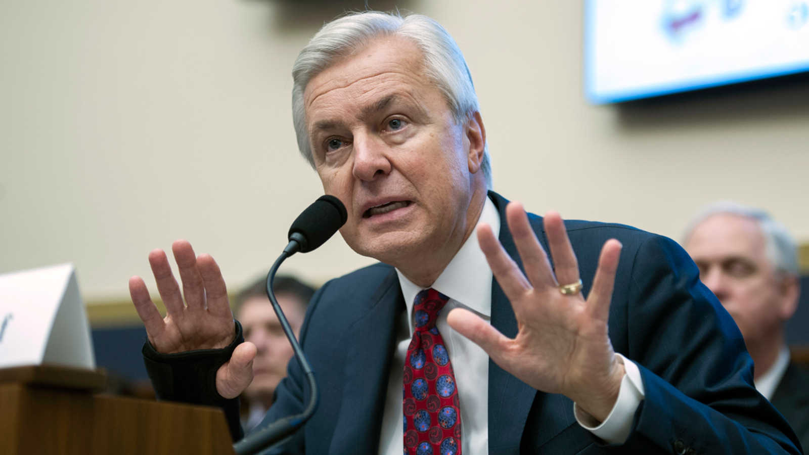 House lawmakers heap blistering criticism on Wells Fargo CEO - ABC7 San ...