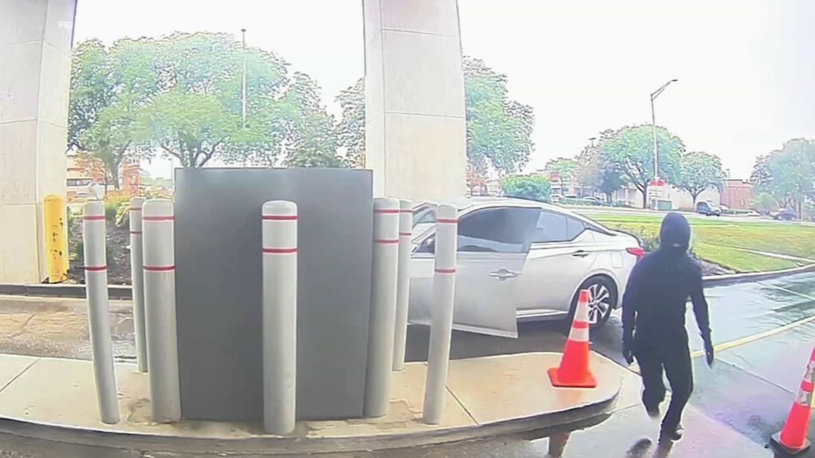 Naperville bank robbery: ATM technician attacked while servicing ...