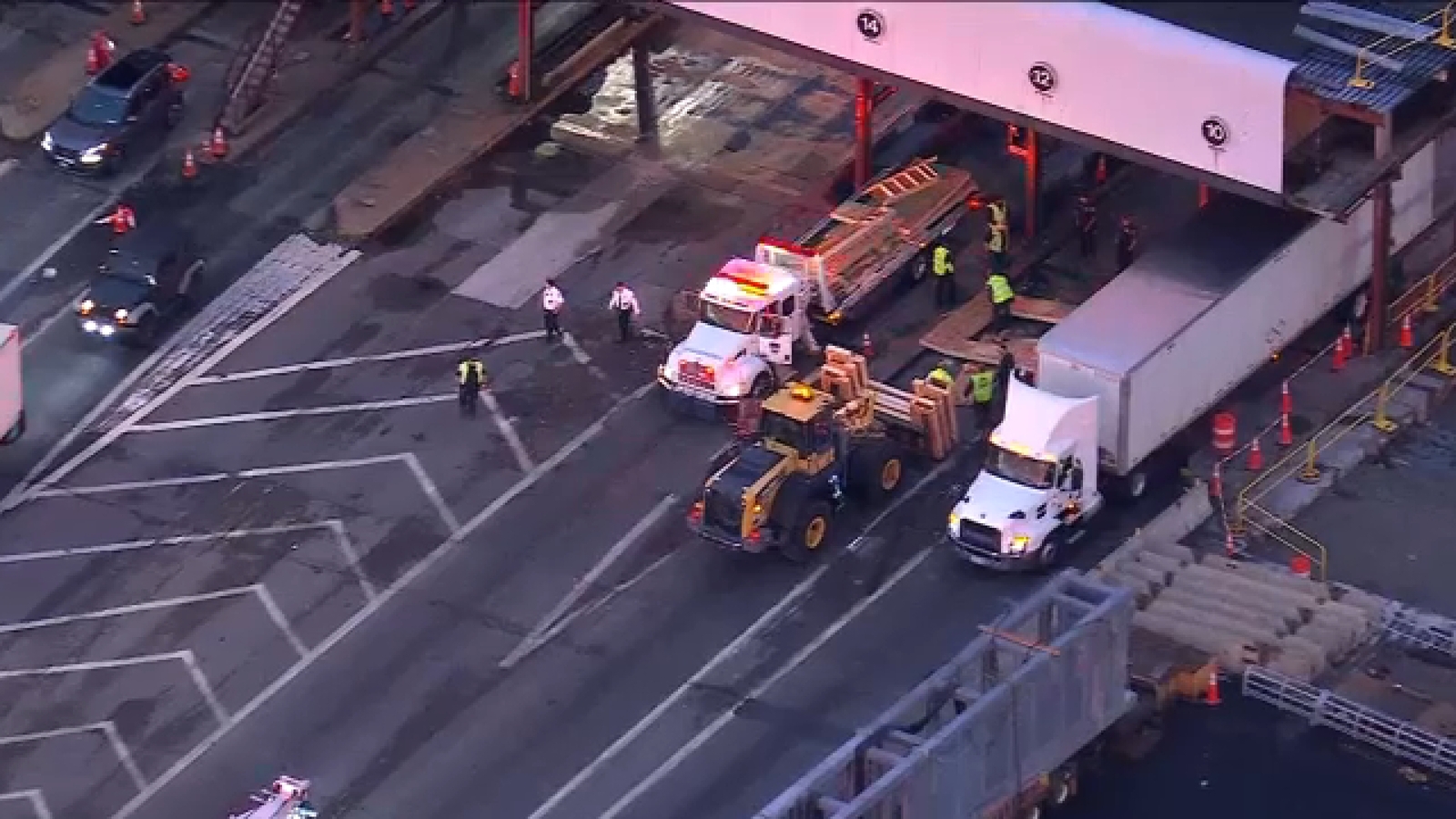 NYC traffic: Tractor-trailer crashes into toll plaza at George ...