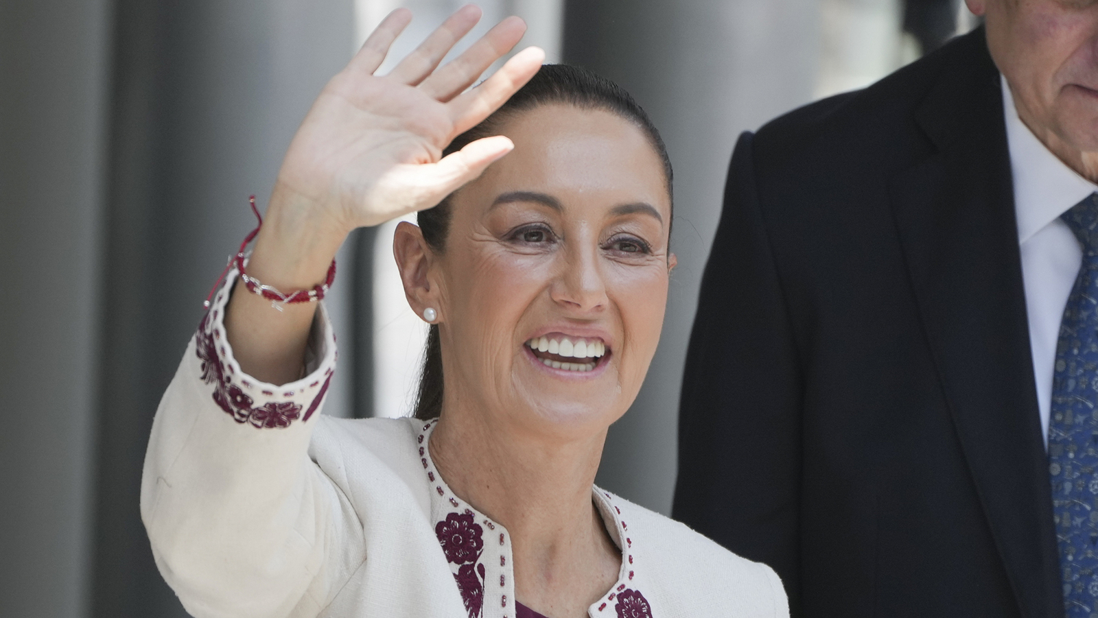 Claudia Sheinbaum sworn in as first woman president of Mexico - ABC7 ...