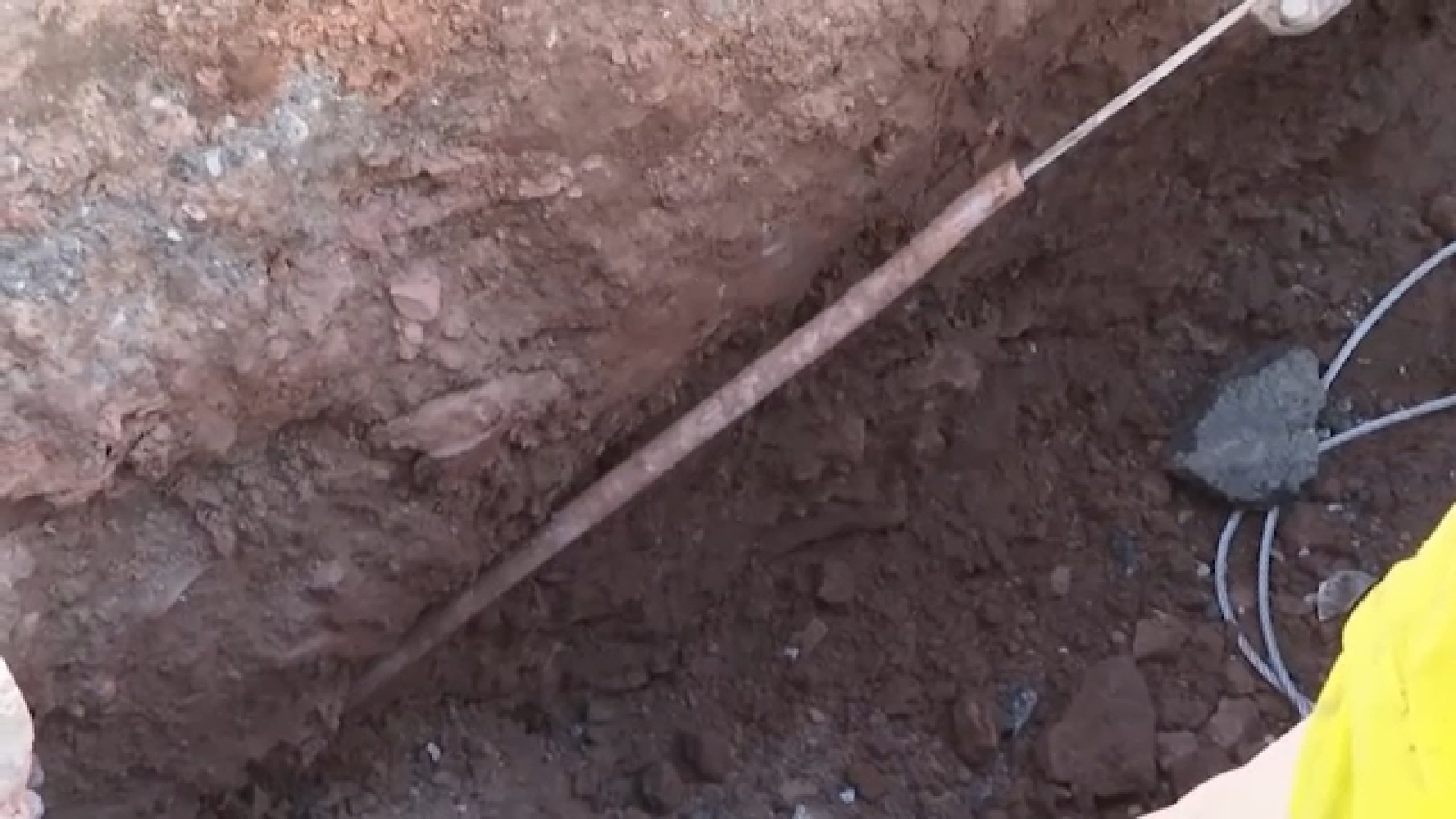 Newark lead: Construction company CEO, foreperson accused of failing to replace pipes - ABC7 New ...