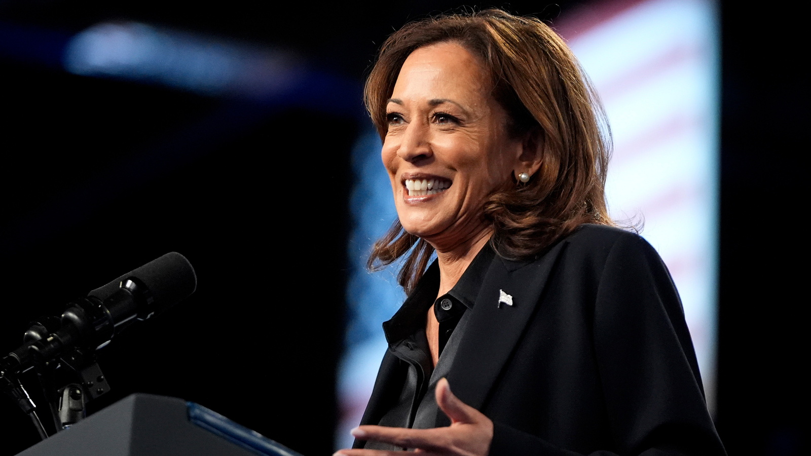 Kamala Harris slams Sarah Huckabee Sanders comments on 'Call Her Daddy ...