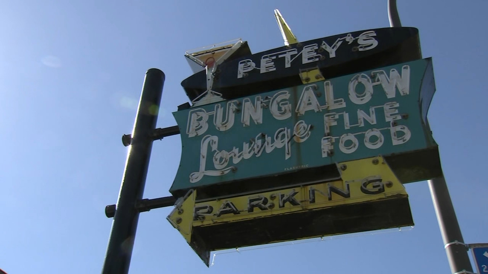 Petey's Bungalow Restaurant and Lounge at 4401 95th Street in Oak Lawn ...