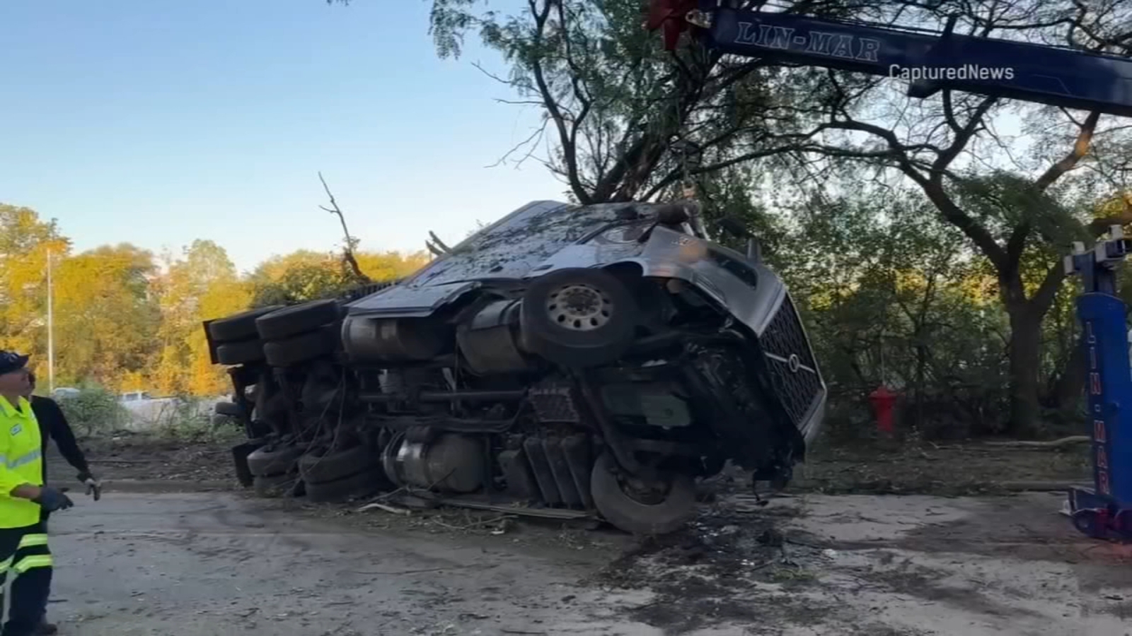 Chicago traffic: Semi overturns off Edens Expy. near Lincoln Avenue in ...