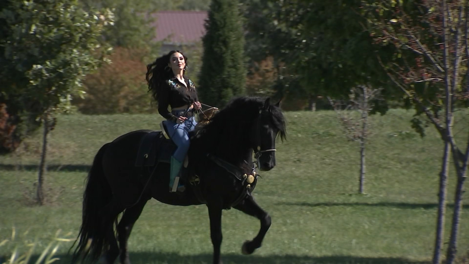 Chicago-born singing cowgirl, Columbia College graduate Angelina ...