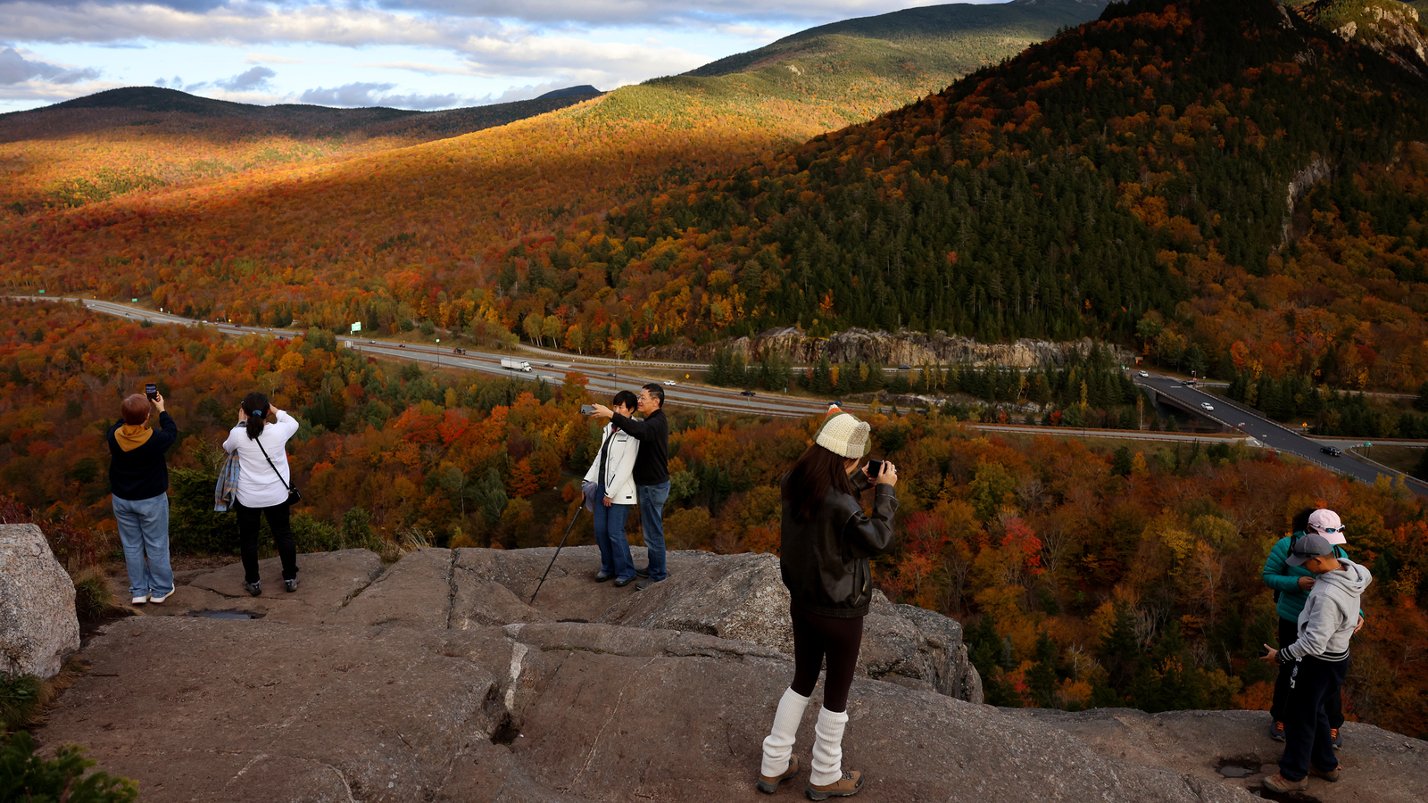 Officials urge tourists to pack essentials on fall leaf-peeping hikes ...