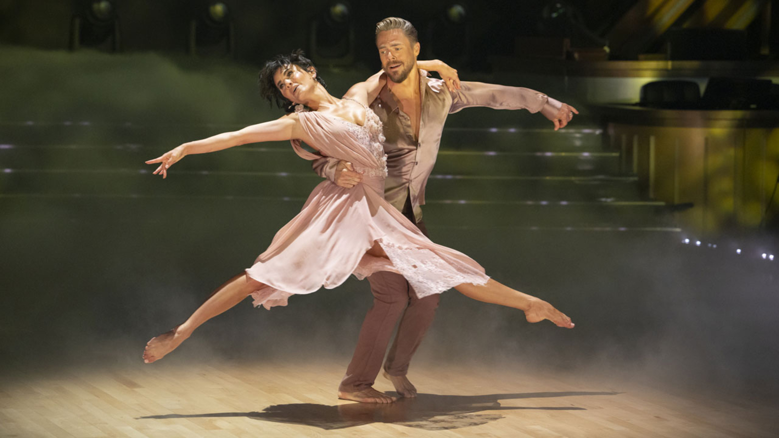 Derek Hough, wife Hayley Erbert make emotional return to 'Dancing with the Stars' after her ...