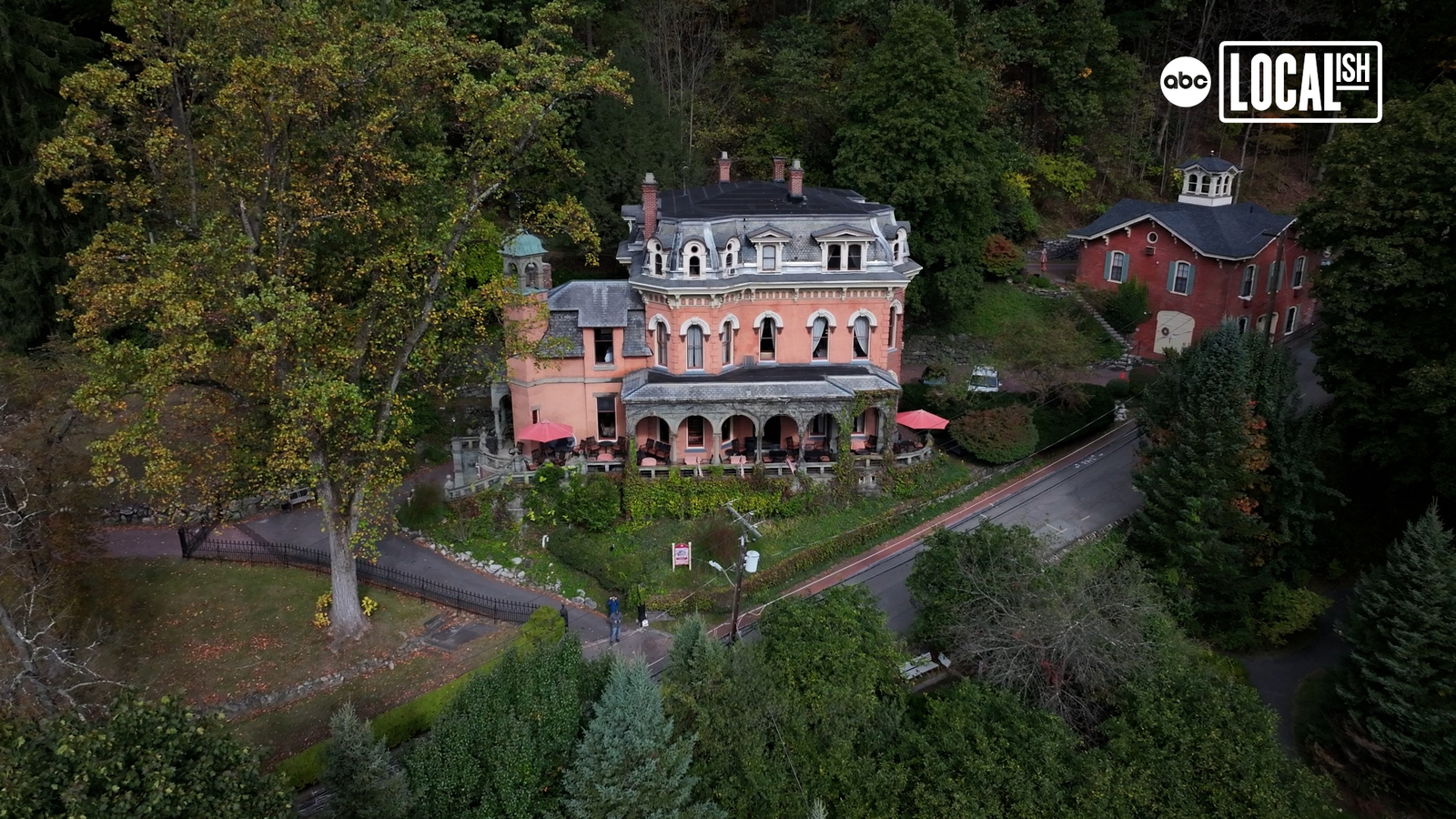 The mansion that inspired Walt Disney's 'The Haunted Mansion' is in ...