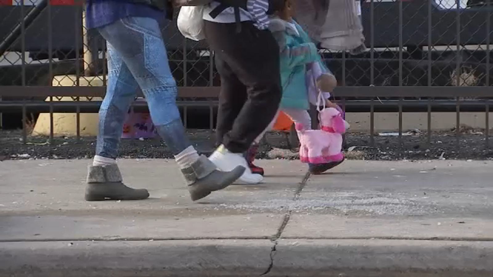 Chicago migrants: City to merge New Arrivals shelter program with state ...