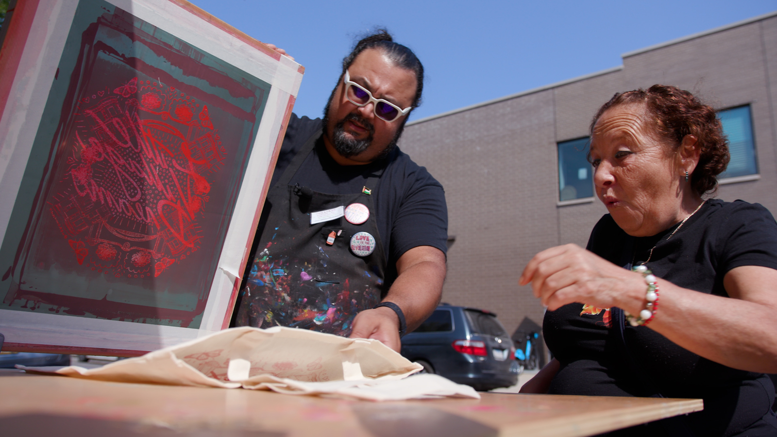 Chicago's Mobile Street Art Cart invites adults in marginalized ...