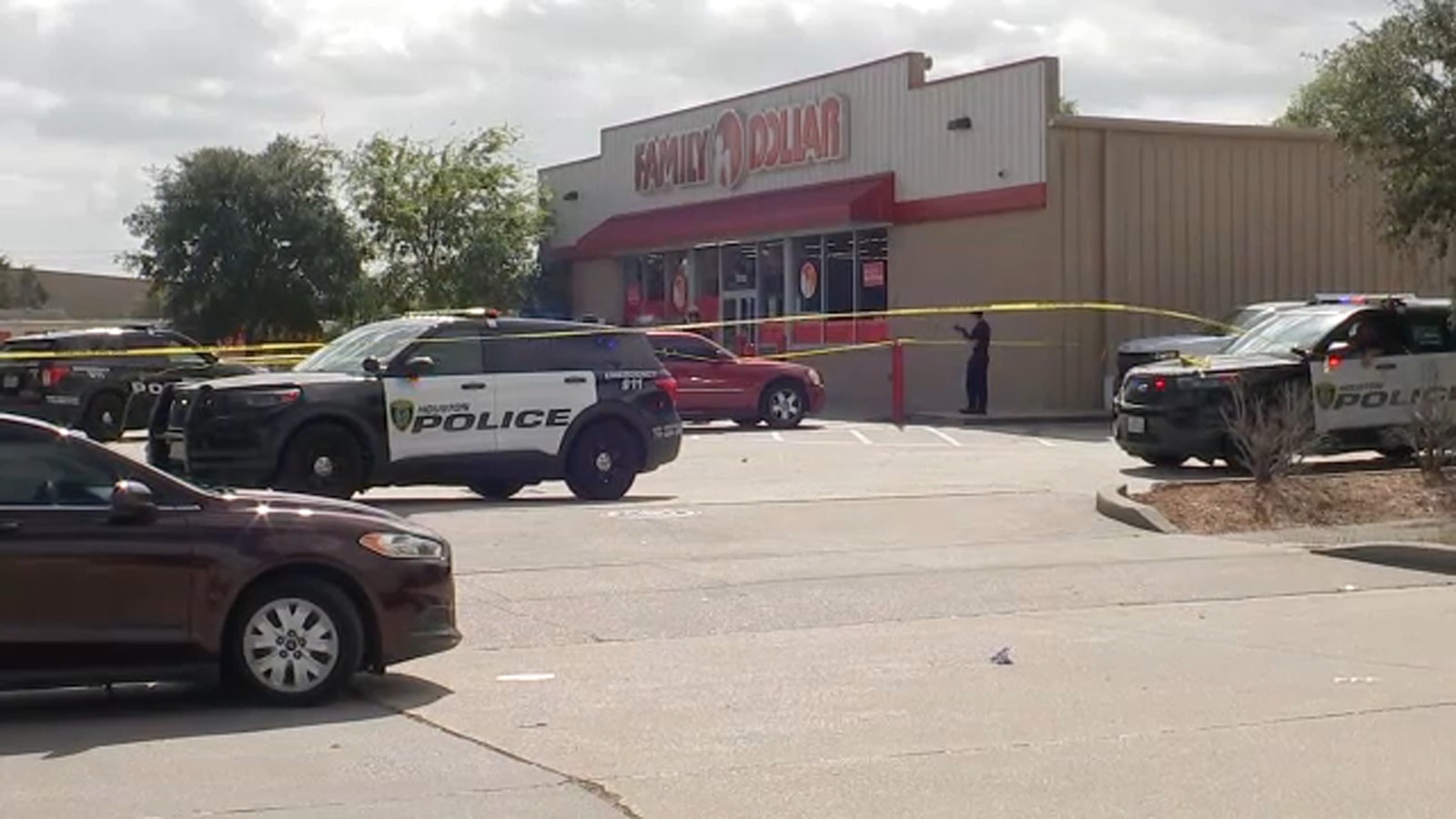 2 suspects detained after man shot and killed outside Family Dollar ...