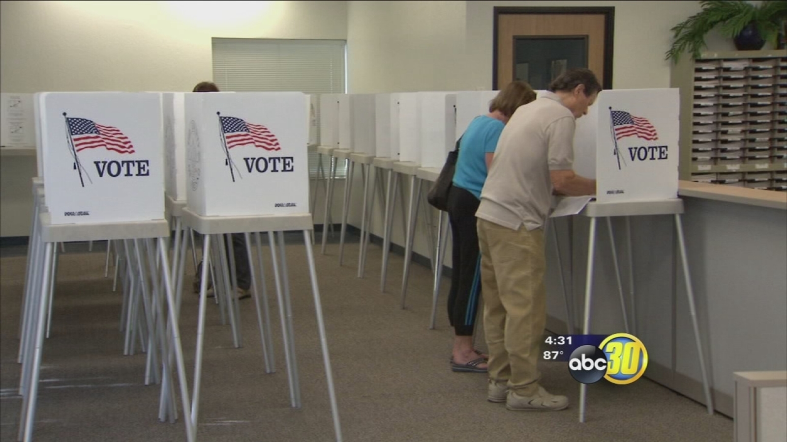 Dozens Flock To Fresno Election Office For Early Voting Abc30 Fresno