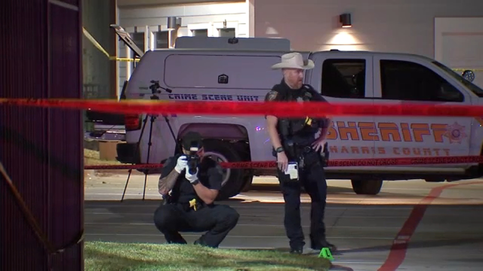 17-year-old shot and killed during robbery outside apartment complex on ...