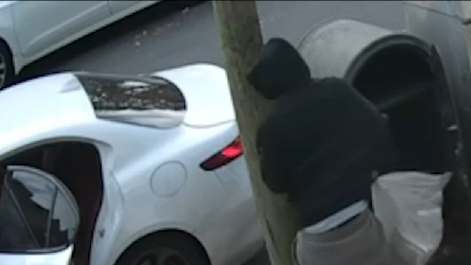 Brooklyn Mail Theft: Crime caught on surveillance video leaves Crown ...