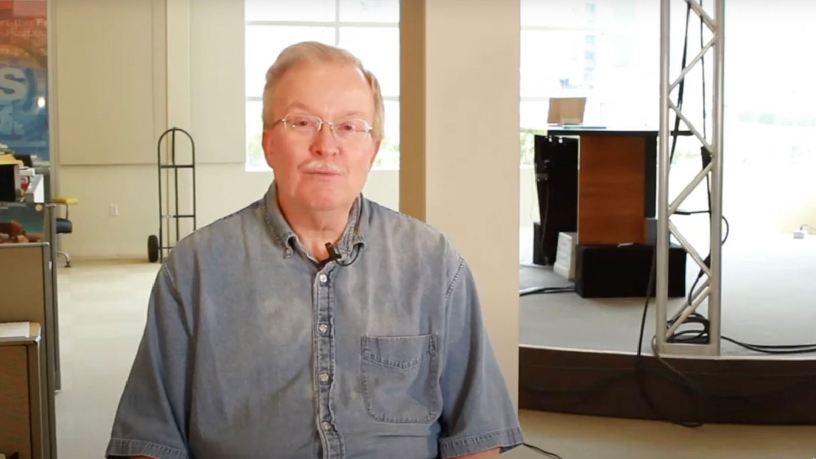 Elwood Edwards, voice of AOL's iconic greeting 'You've Got Mail,' dies ...