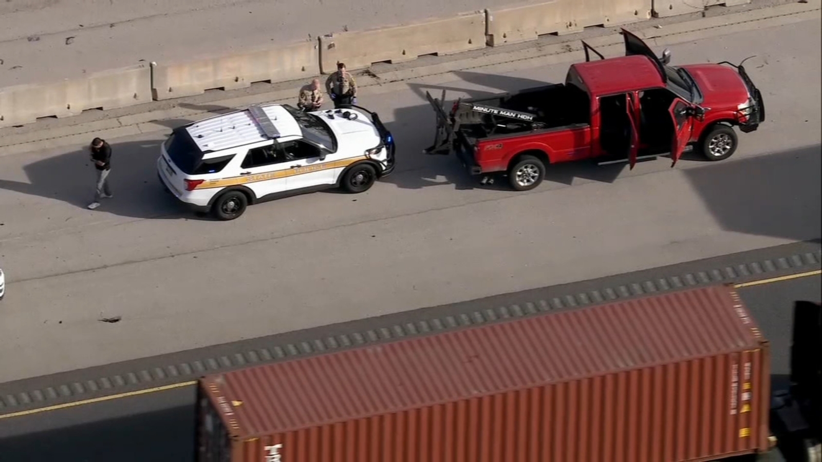 I55 standoff: Driver charged after police chase chase down tow truck ...