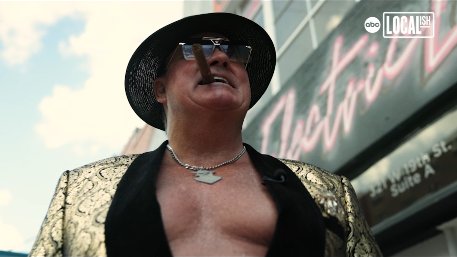 The Tan Man's bright side - ABC13 Houston