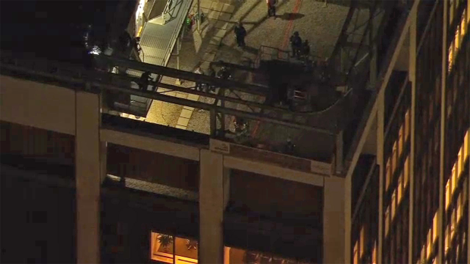 FDNY rescues 2 window washers stuck on scaffolding at building in Lower ...