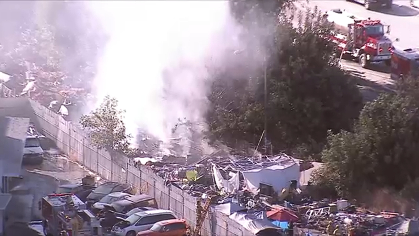 Fire breaks out at homeless encampment off 405 Freeway in Van Nuys ...