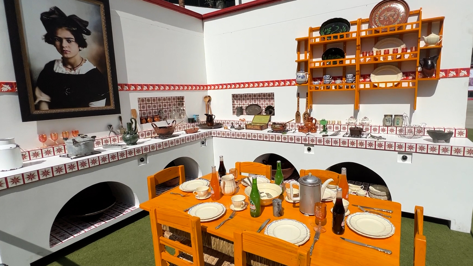 Frida Kahlo exhibition features the great Mexican artist's passion for ...