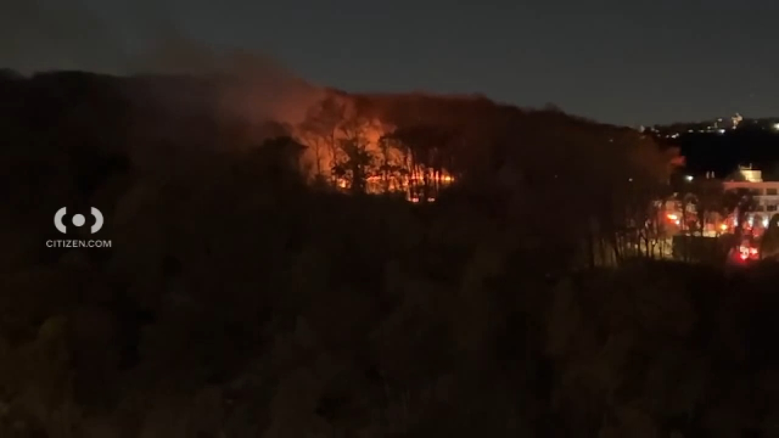 NYC Tri-State wildfires: Fire crews battle brush fire in Inwood Hill ...