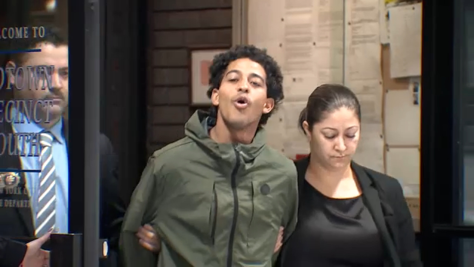 Suspected gang member accused of exposing himself, robbing Manhattan ...