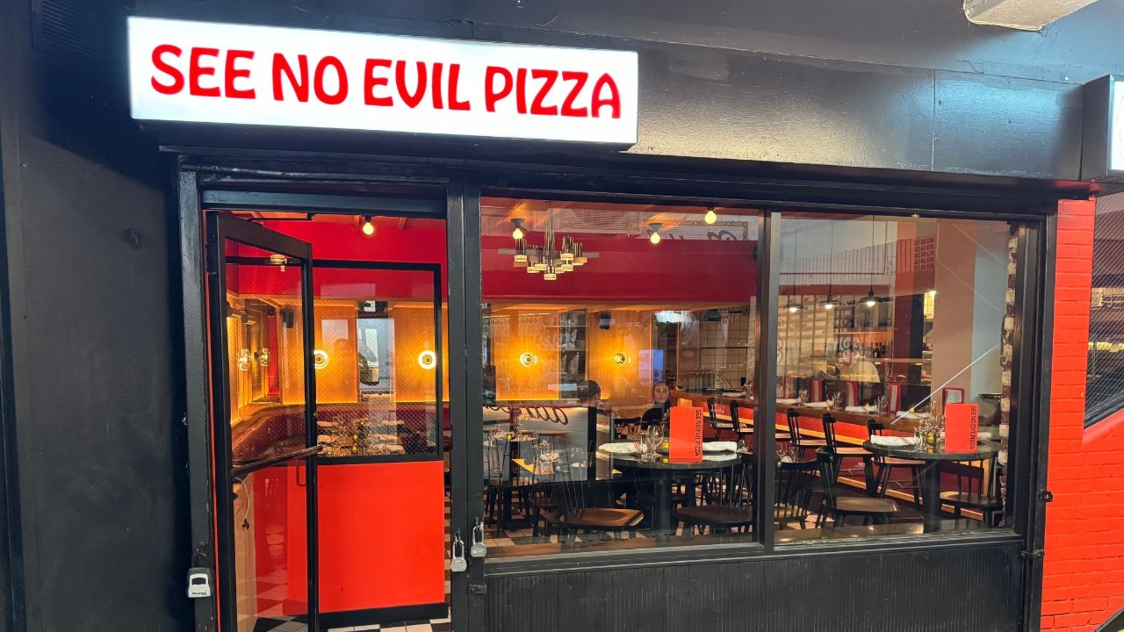 See No Evil Pizza, a subway stop pizza shop, tantalizes taste buds - ABC7 New York