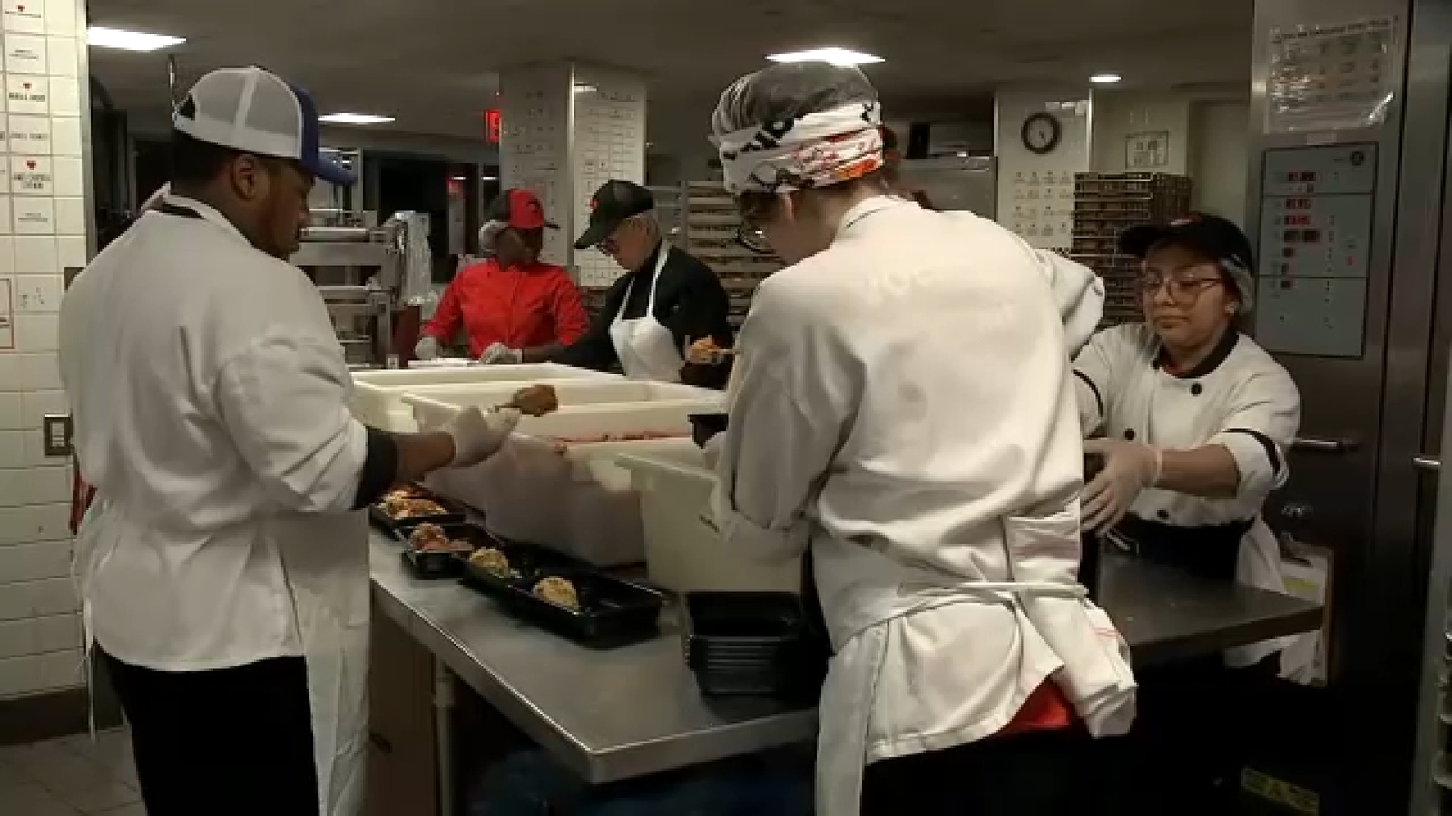 God's Love We Deliver prepares 15,000 Thanksgiving meals for hungry New ...