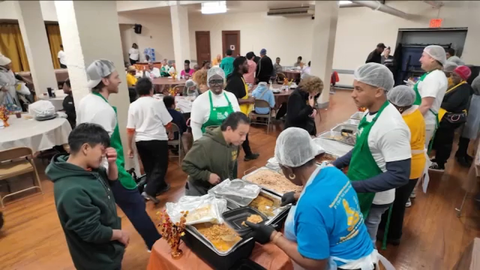 Brooklyn's The Family Center serves Thanksgiving dinner for families ...
