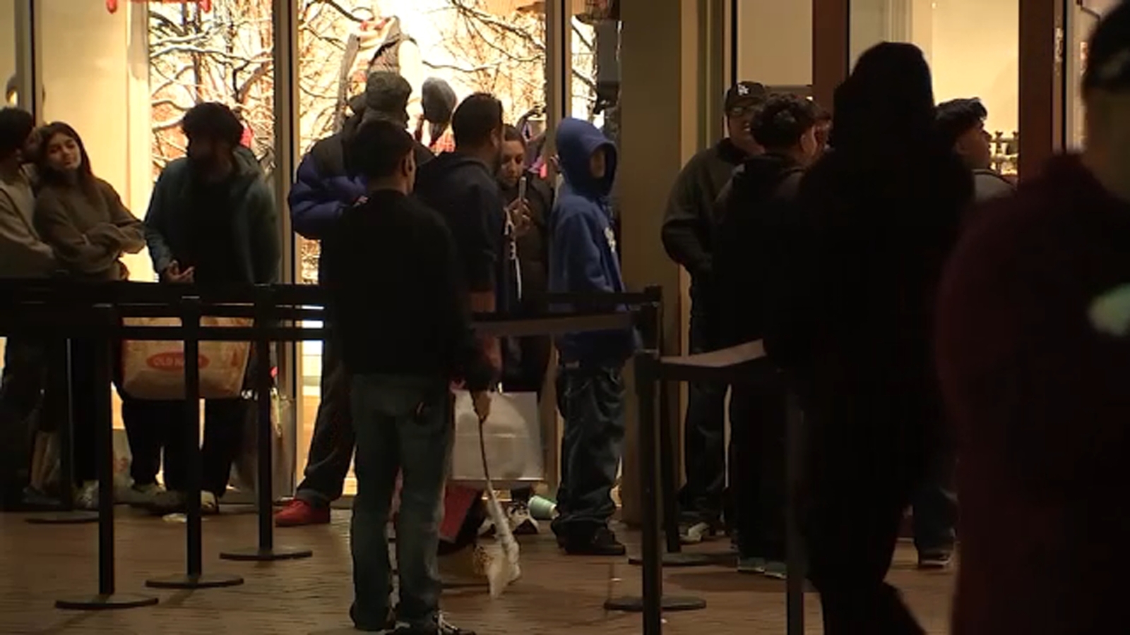 Shoppers flock to Citadel Outlets in Commerce for Black Friday - ABC7 ...