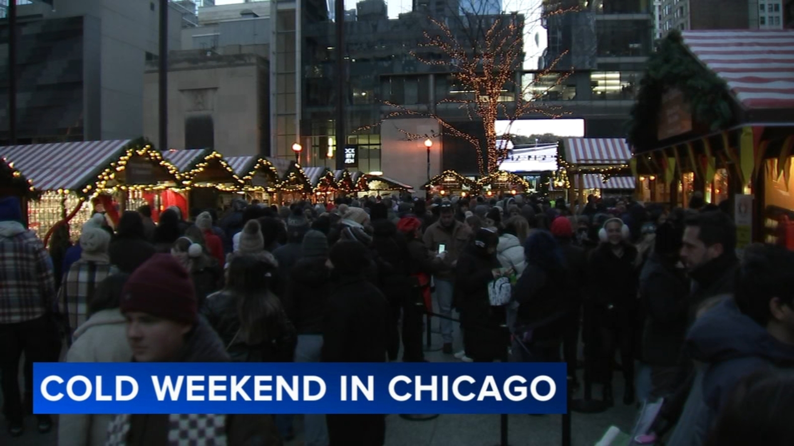 Chicagoans brave weather, cold temperatures for Illinois-Northwestern ...