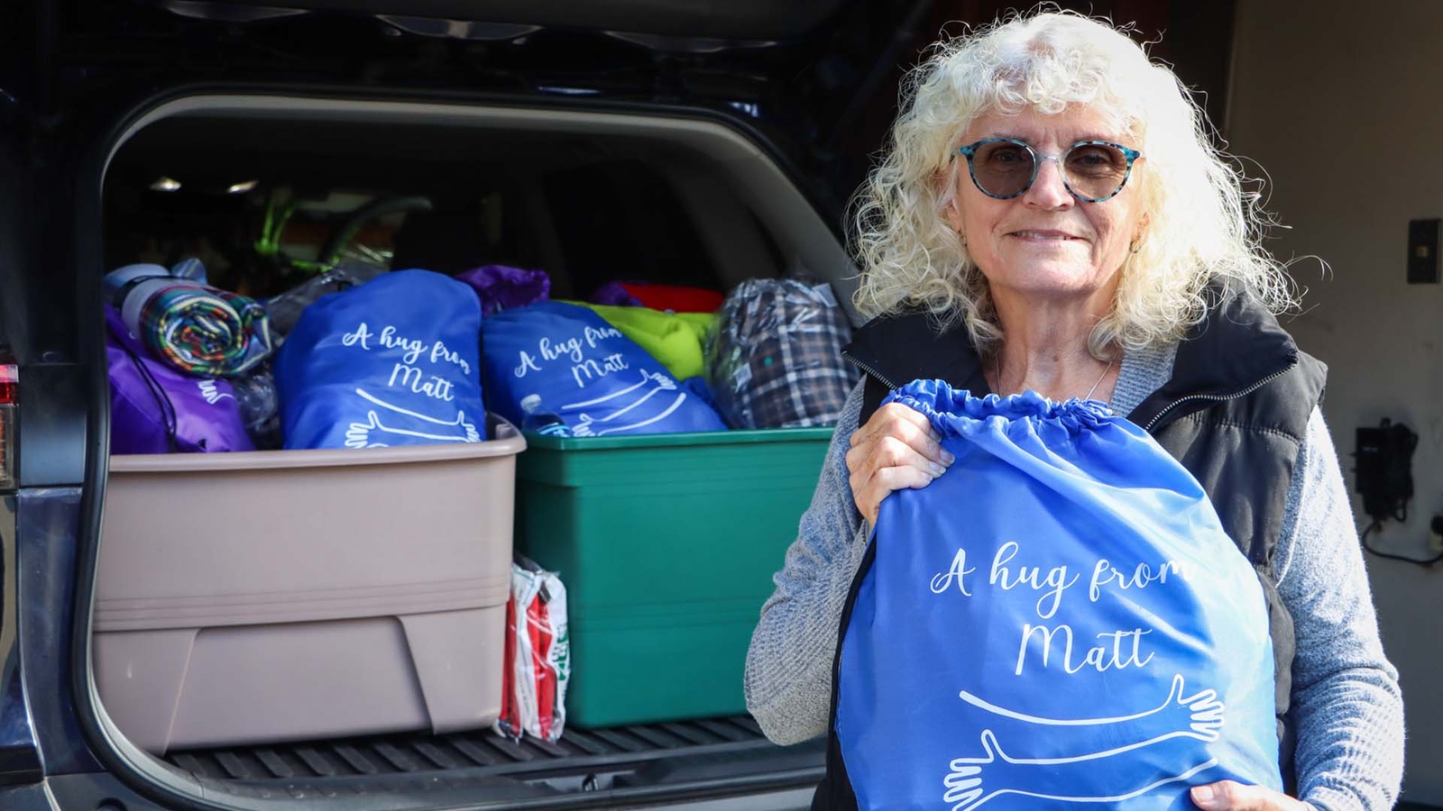 Mother spreads love to the homeless with 'A Hug from Matt' - ABC7 New York