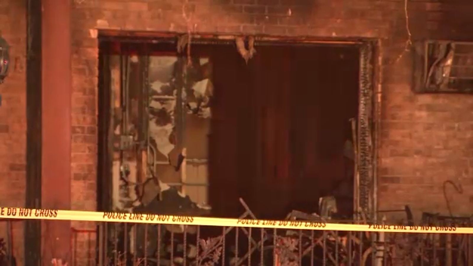 Crestwood fire: 4 people injured in fire at apartment building on 128th ...