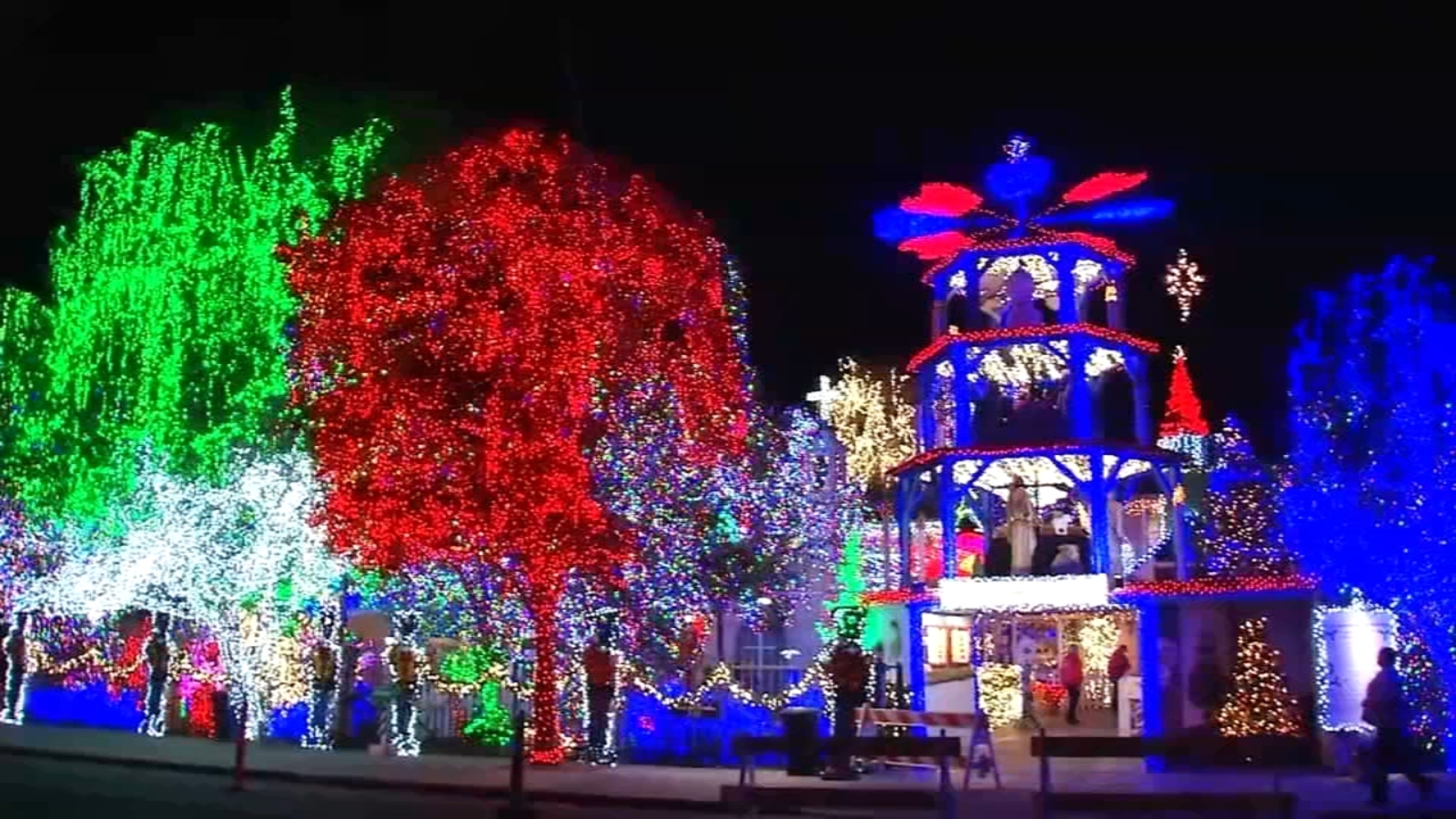 Deacon Dave's House of the Dove Christmas Display: Livermore home with ...