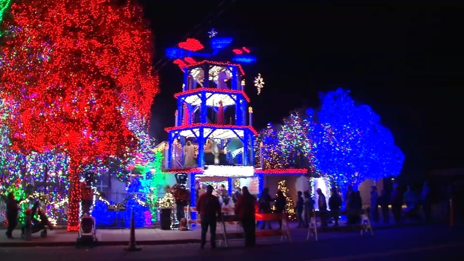 'The Great Christmas Light Fight': Deacon Dave's Livermore home wins $50,000 for dazzling ...