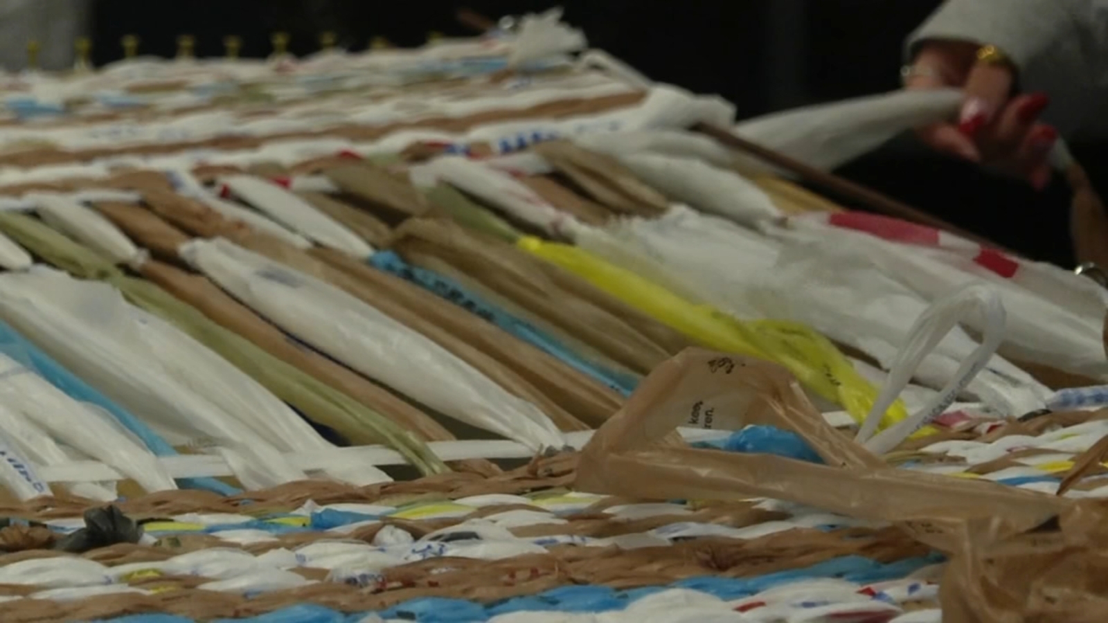 North Carolina college students turn plastic bags into sleeping mats ...